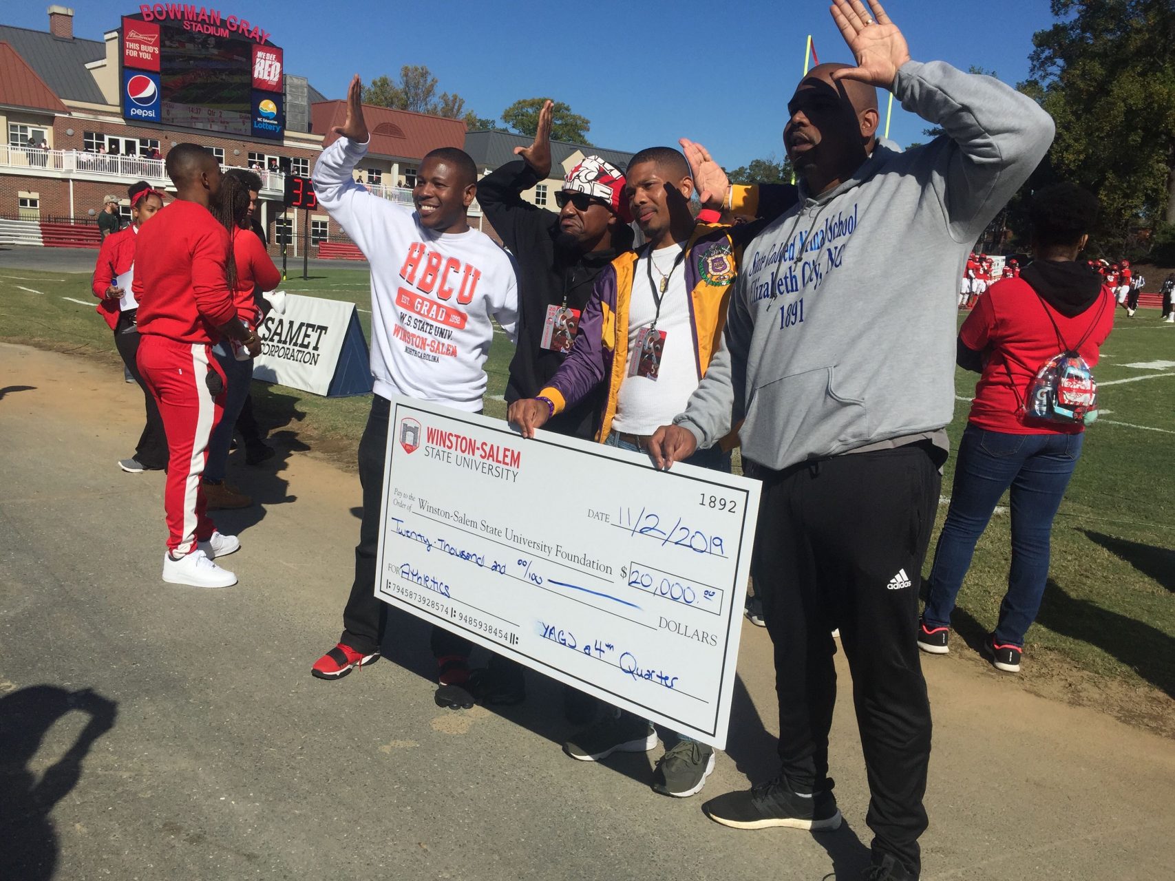 WSSU alumni use homecoming basketball game to give back - HBCU Gameday