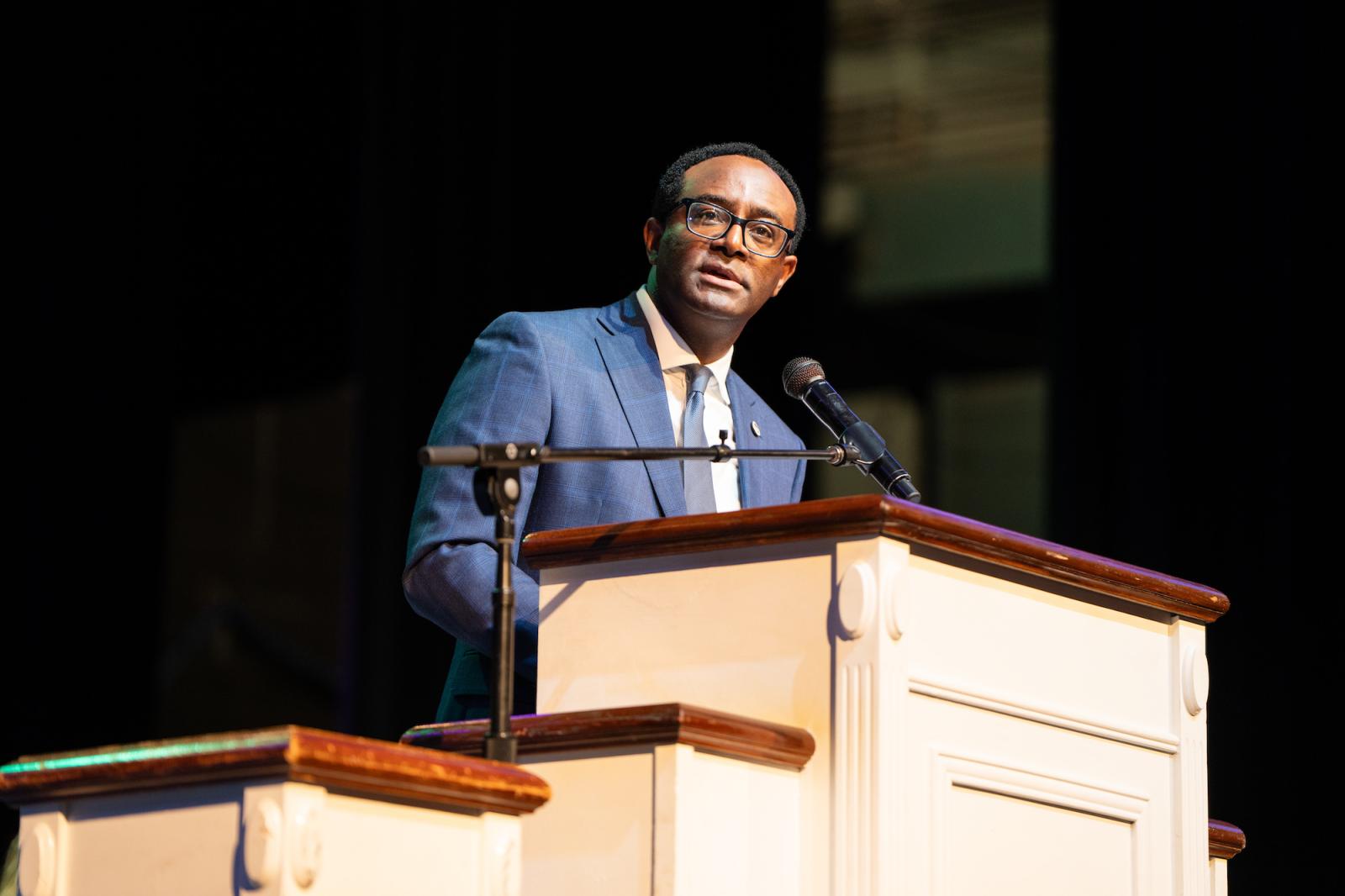 Howard University president steps down, predecessor named interim ...